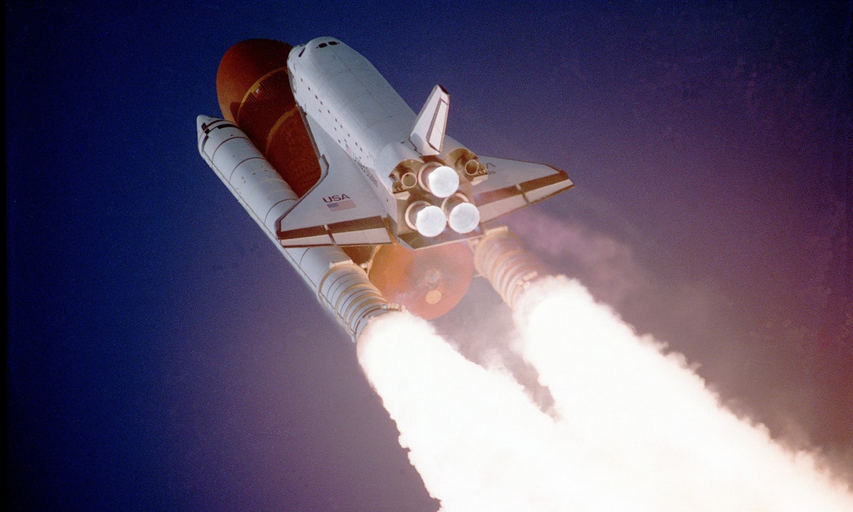 ¿Cómo funcionan los cohetes que viajan al espacio?